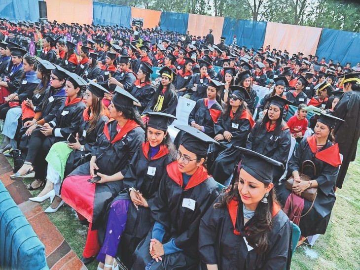 B.Ed and D.El.Ed degrees given to girl students at the convocation ...