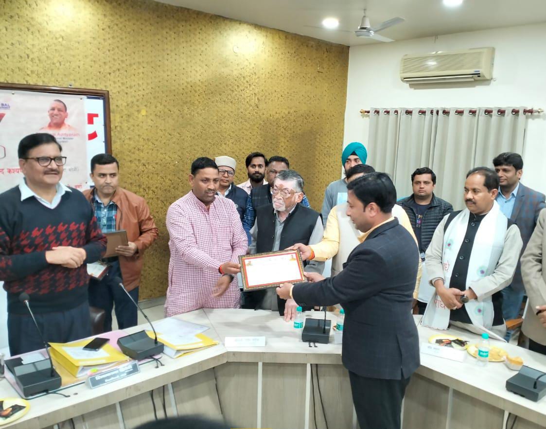 MP Santosh Gangwar holds meeting with entrepreneurs, people of Bareilly ...