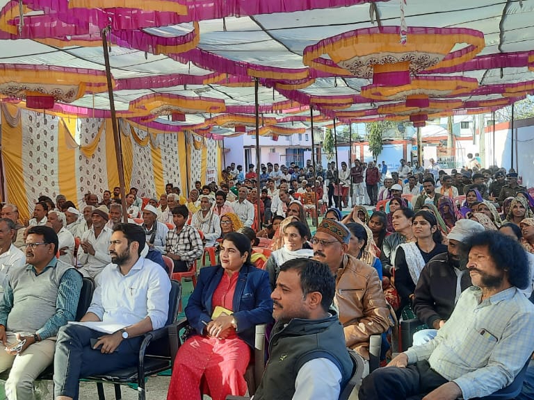 MLA Raghunath Malviya and Zip President gave membership | कांग्रेस छोड़ ...