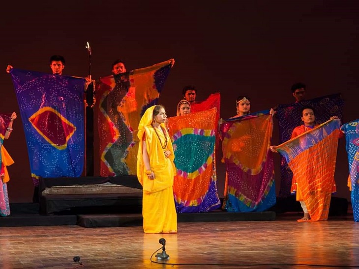 Performance by young artists under the direction of Dilip Bhatt ...