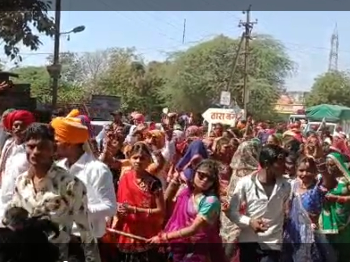 Banjara Samaj took out a grand procession, people danced to the tune of ...