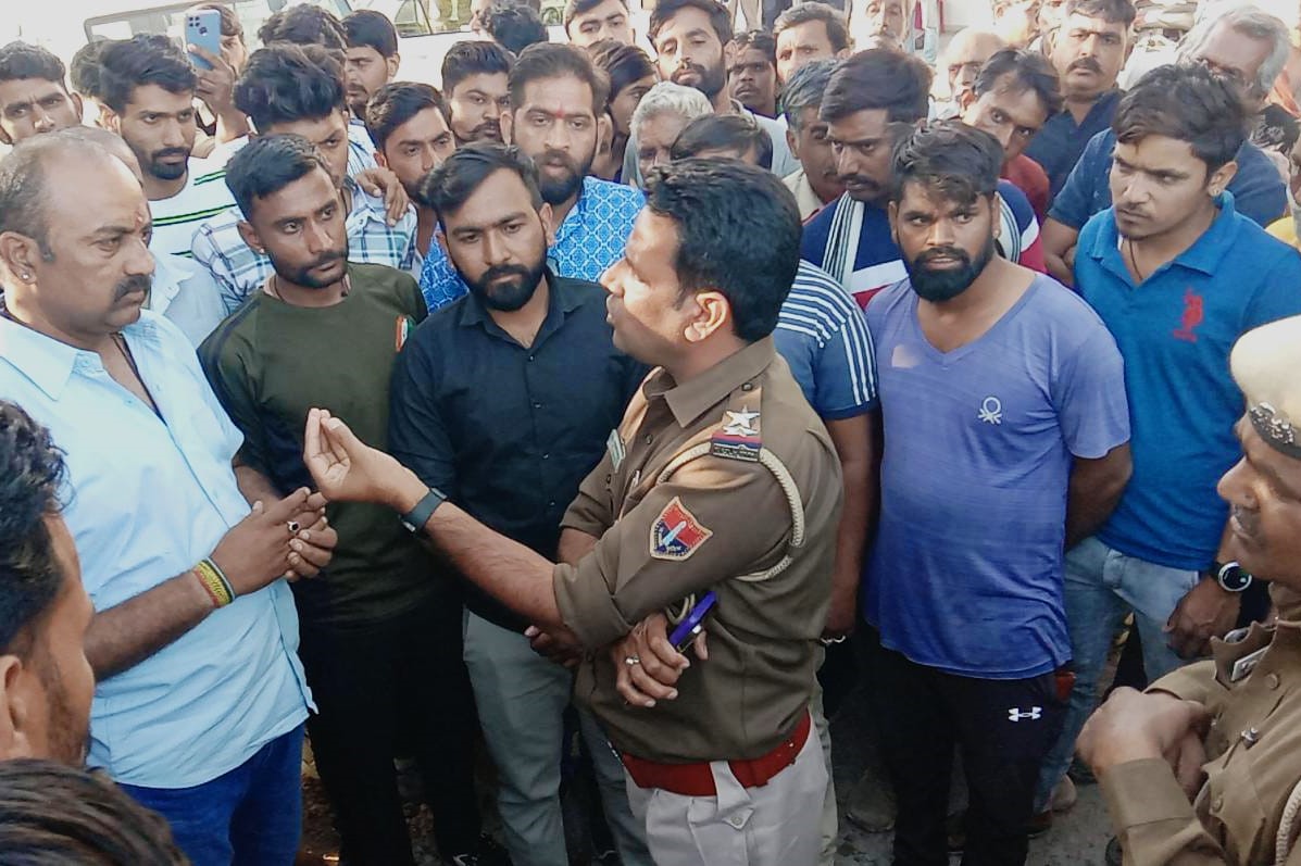 The youth injured in the attack died, the people of the society adamant ...