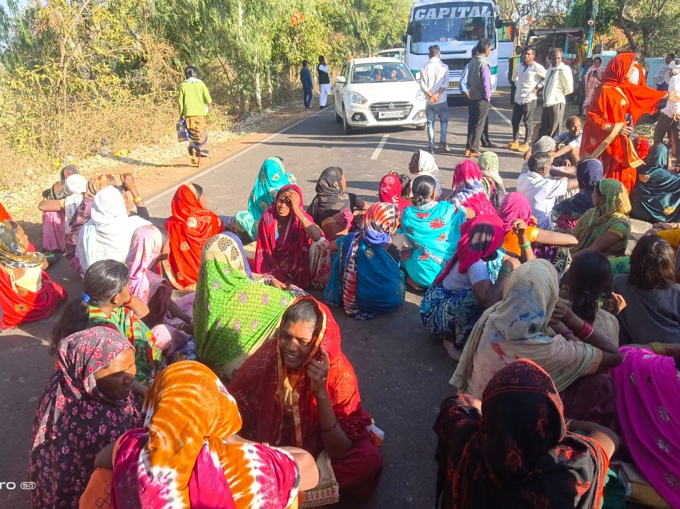 The villagers jammed the National Highway; Accepted on the assurance of ...