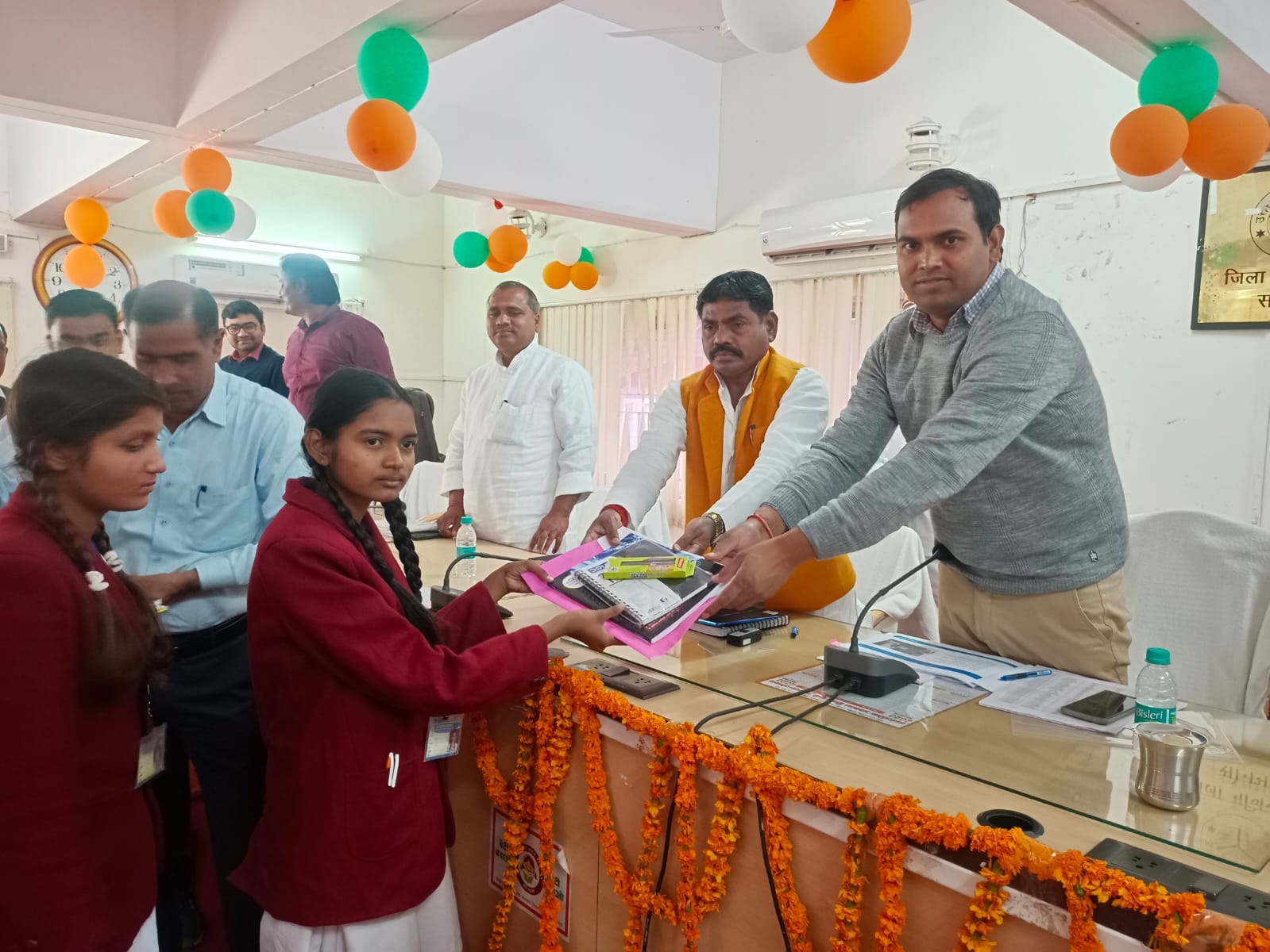 Minister of State awarded 12 students of Pandit Deendayal Upadhyay ...