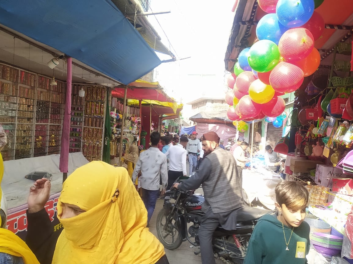 The dargah and the road were full of devotees, praying with a sheet ...