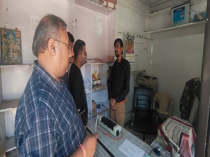 An e-Mitra operator was caught making fake voter IDs in Aspur, blacklisted | ई-मित्र केंद्र का ...