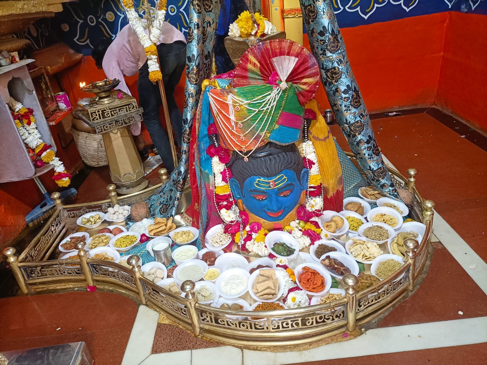 Mountains built in the back of the temple, | कल निकलेगी शिवबारात ...