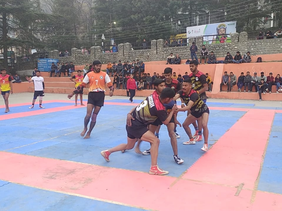 Kullu Dhalpur Ground Sport Competition | SP Sakshi Verma Honored the ...