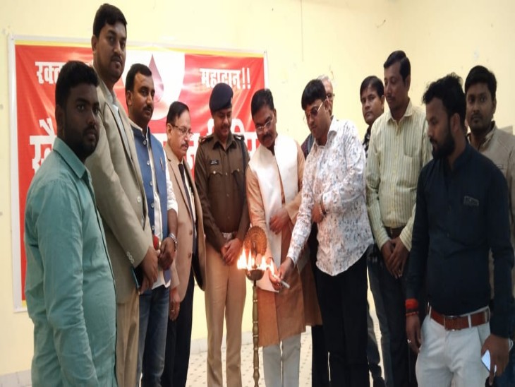 51 people donated blood | रक्तदान शिविर का आयोजन: 51 लोगों ने किया ...