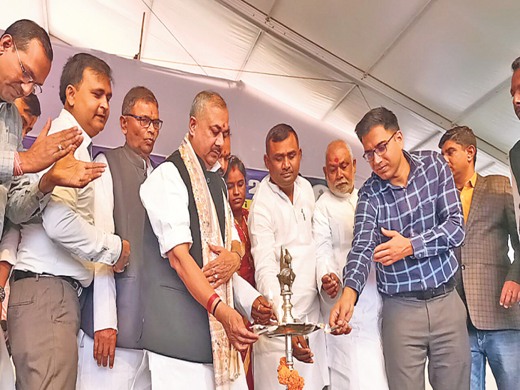 The audience danced on the songs of Bollywood singer Poornima Shrestha | उमगा महोत्सव का भव्य ...