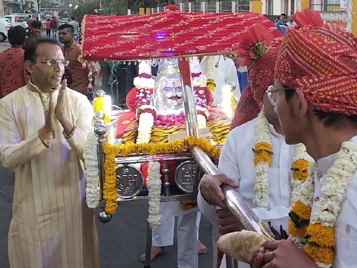 Bhole's procession started from Gopal Mandir, being welcomed at ...