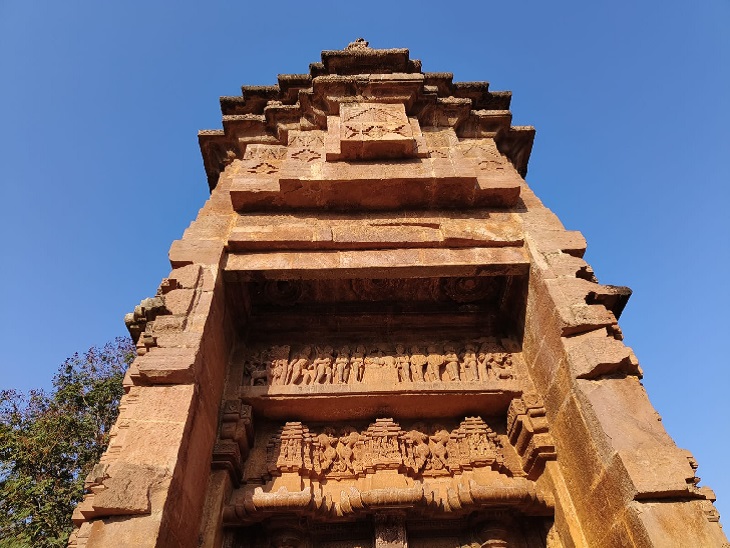Brahma-Vishnu set out to find the first and last end of the Mahalinga ...