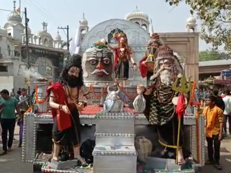 Grand procession of Baba Mahakal in Rajnandgaon, Odisha's Katappa Baja ...