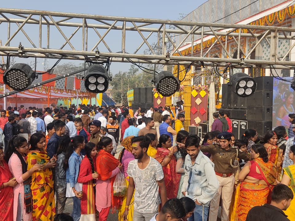 Temple complex echoed with Har Har Mahadev, Bhandara was also organized ...