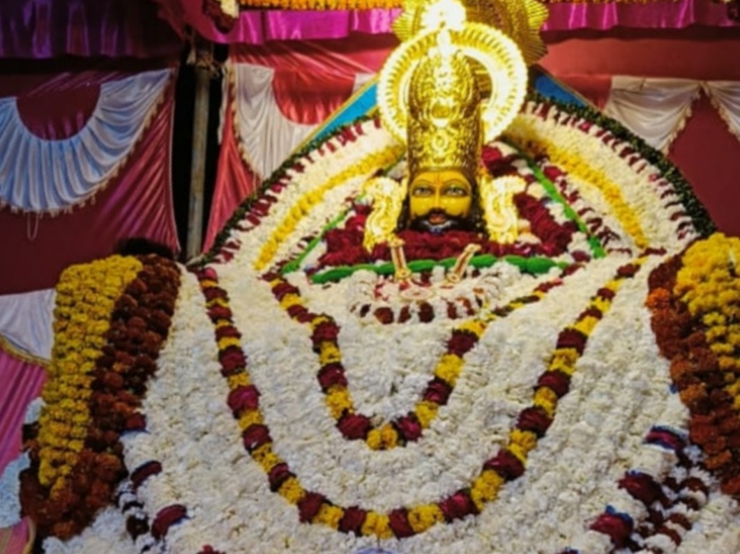 Devotees dance on Shyam Bhajans amidst the fragrance of perfume | बाबा ...