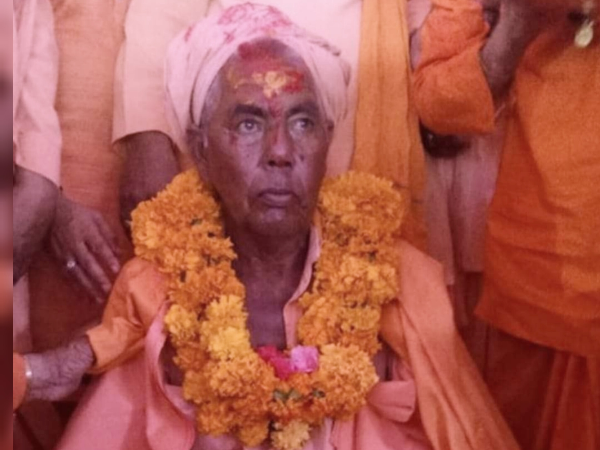 Mahant was of Mahadev Math, hundreds of people reached | महंत अमरगिरी ...