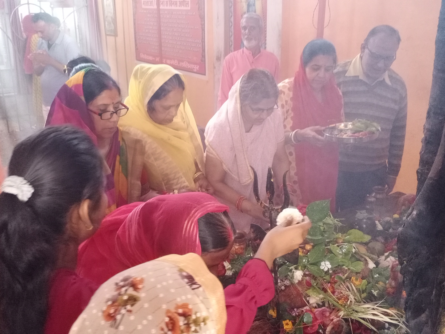 Crowds of devotees gathered to worship and anoint the pagodas, temples ...