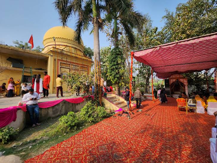 Worshiped in the temple with Malini Awasthi and son, the temple is ...