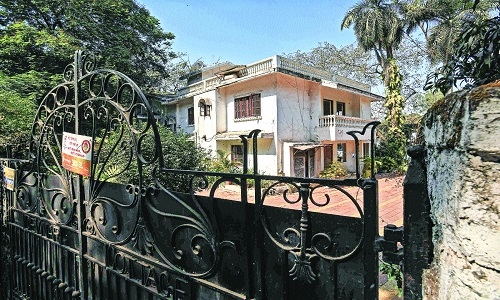 Raj Kapoor's famous bungalow sold। bollywood news | 100 करोड़ में बिका ...