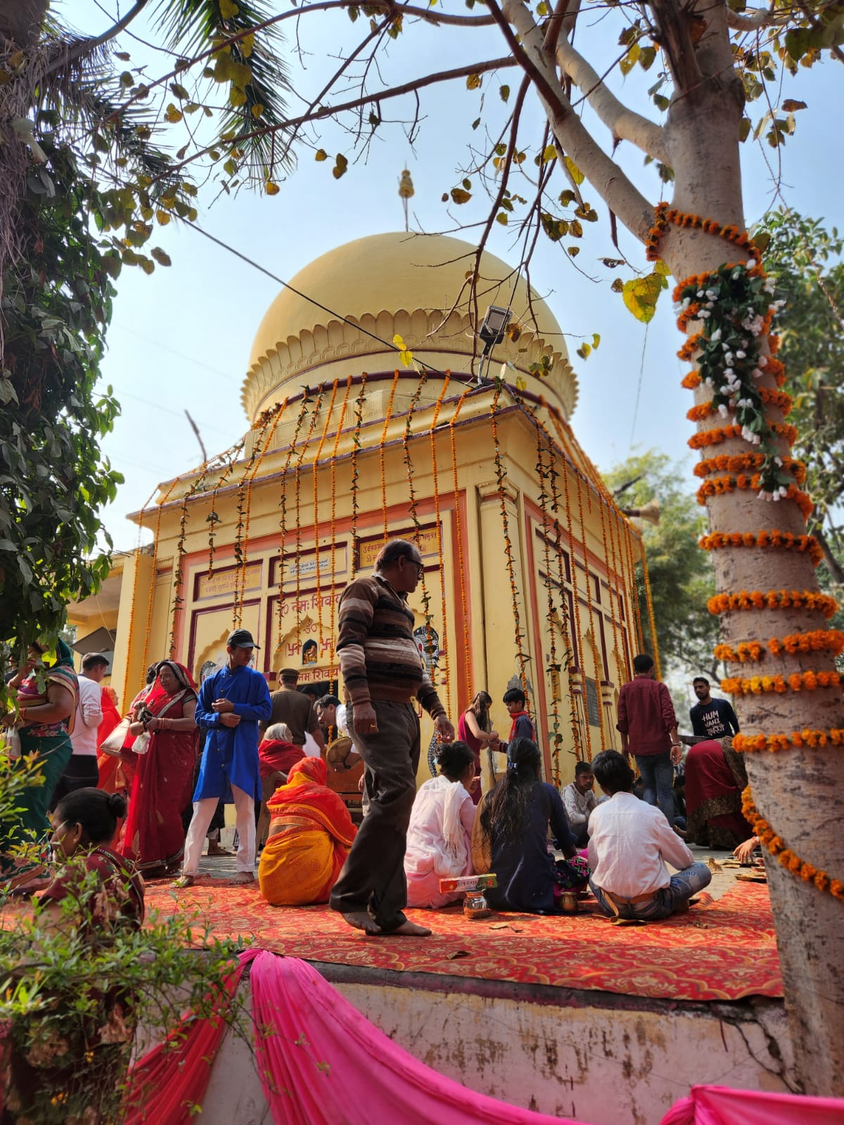Worshiped in the temple with Malini Awasthi and son, the temple is ...