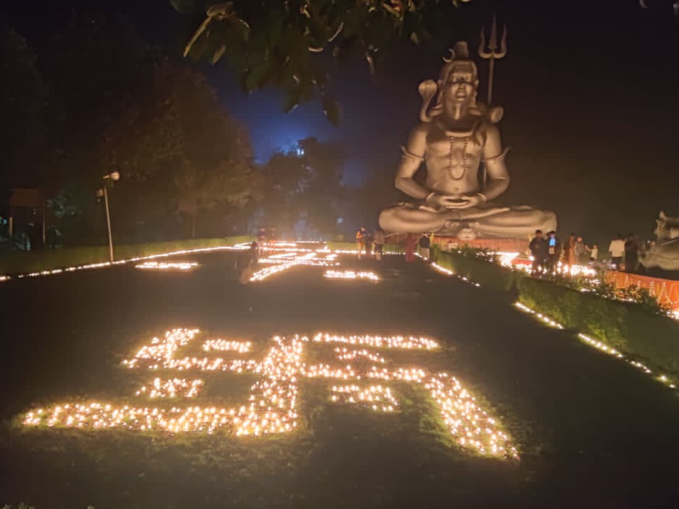 21 thousand lamps lit in Rawatpura Dham, Ravi Shankar Maharaj said ...