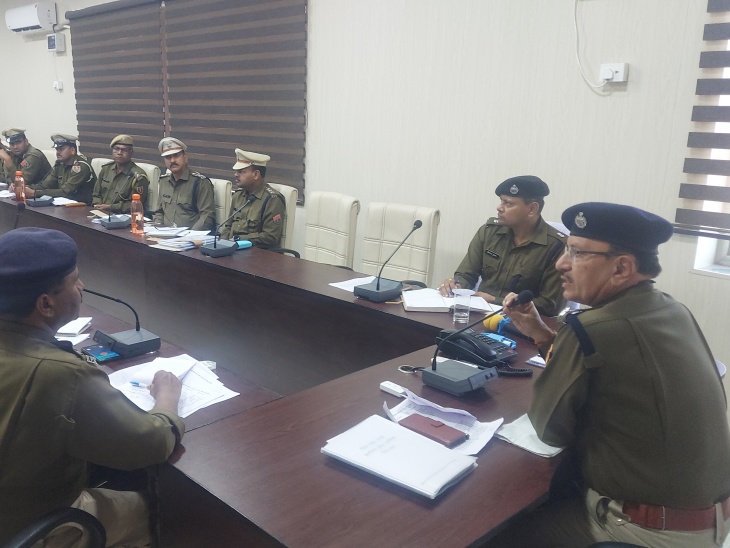 SP Rajkumar Chaudhary took a meeting of police officers | एसपी राजकुमार ...