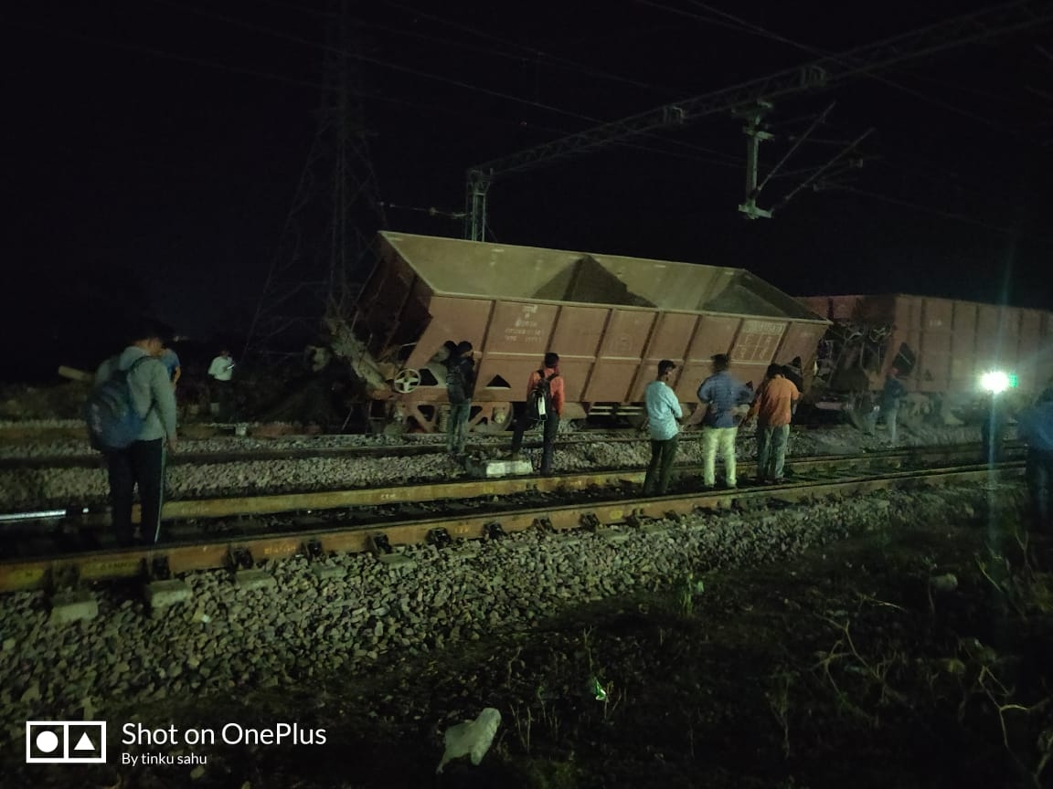 3 wheels of goods train derailed during shunting