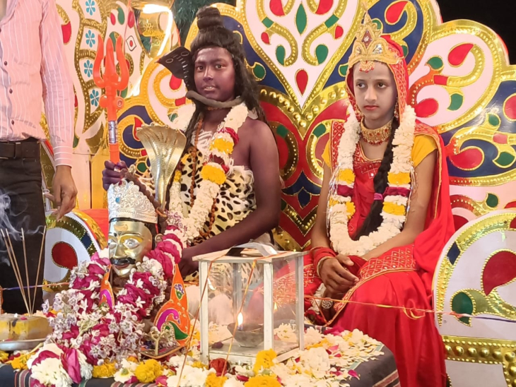 खवासा में आतिशबाजी के साथ निकाली भोले की शाही सवारी | Bhole's royal ...