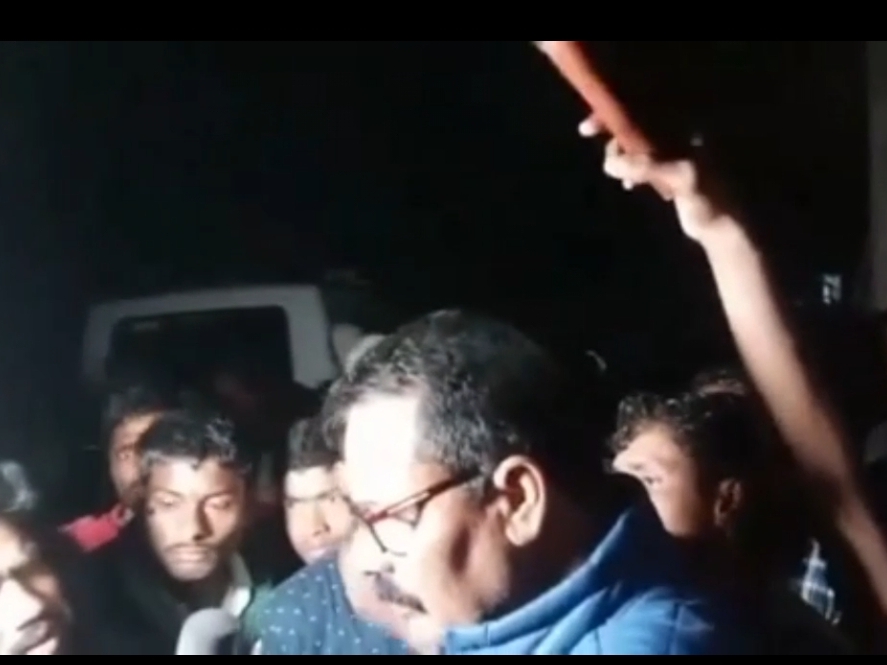 Villagers made Teghra DSP hostage in Samastipur, Came to raid the house ...