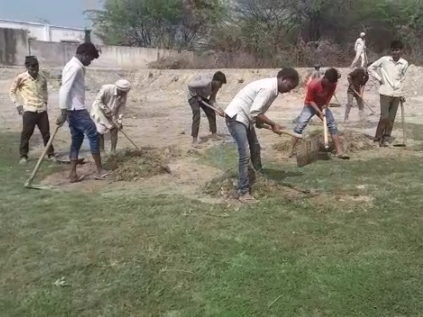 20 in papers, 13 laborers found on the spot, accused of extracting full ...