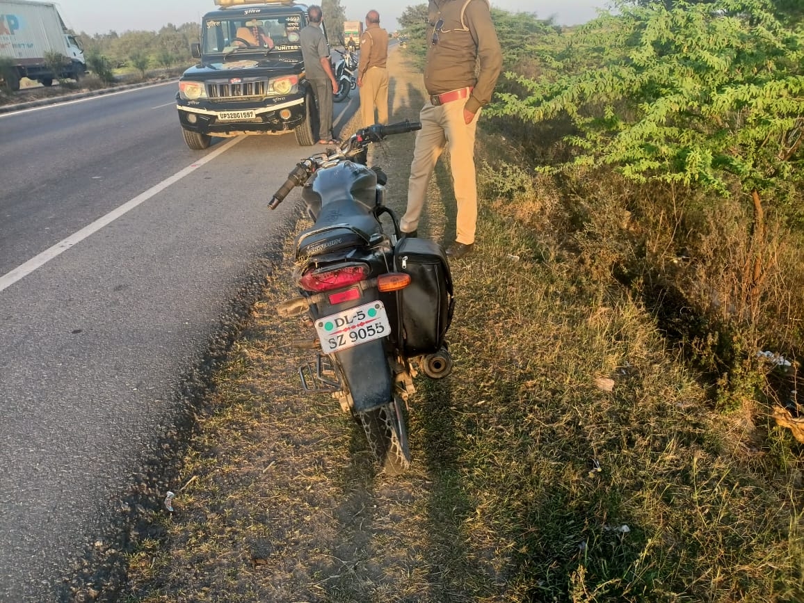 Accident On National Highway In Jalaun Condition Of Another Youth
