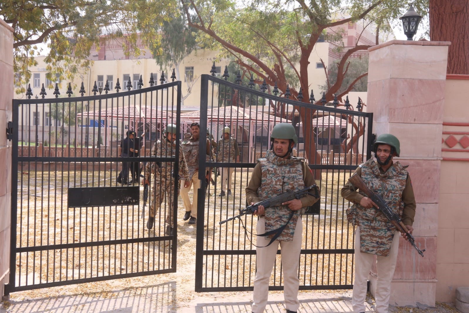 Terrorists entered Ravindra Theater took audience hostage, commandos ...