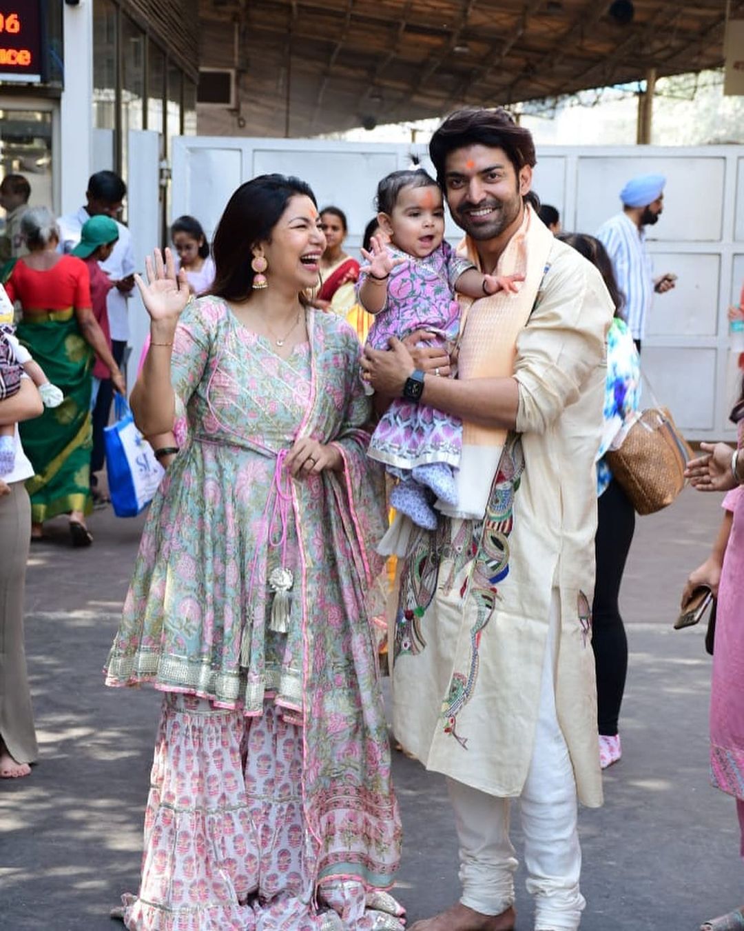 Visited Siddhivinayak on his birthday with wife Debina and children