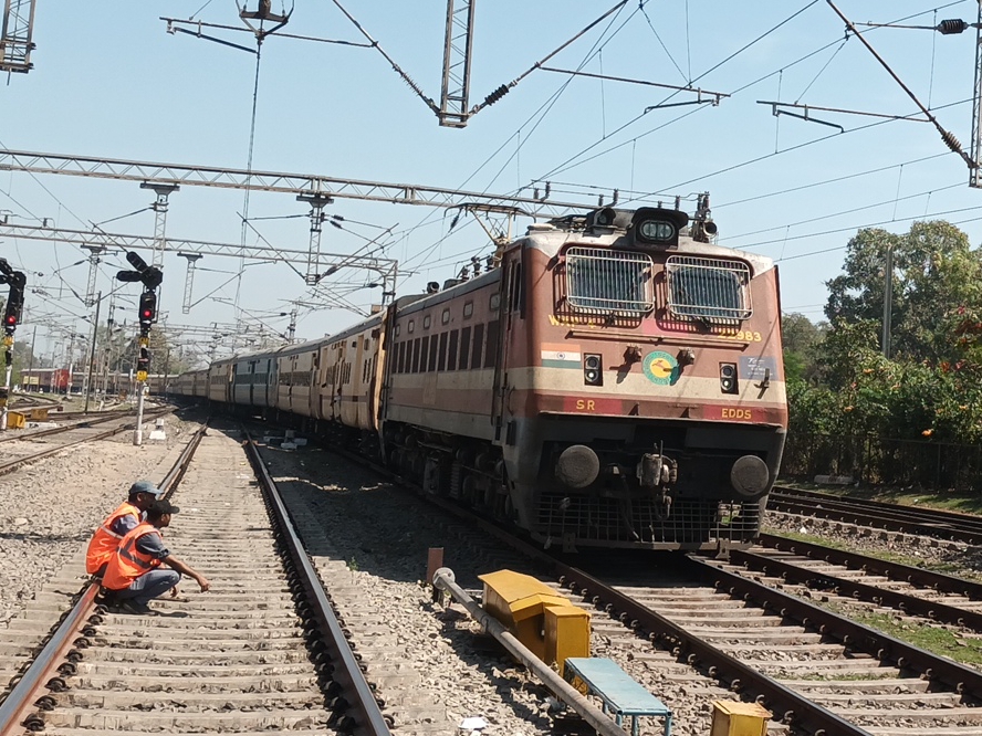 Route divert of three trains due to non interlocking work in Agra ...
