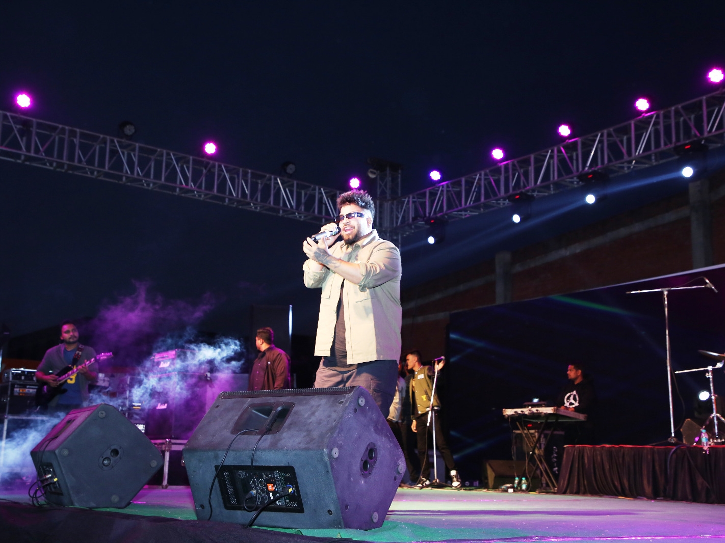 The audience danced as soon as Sukh-e sang, Punjabi singer Sukh Deep ...