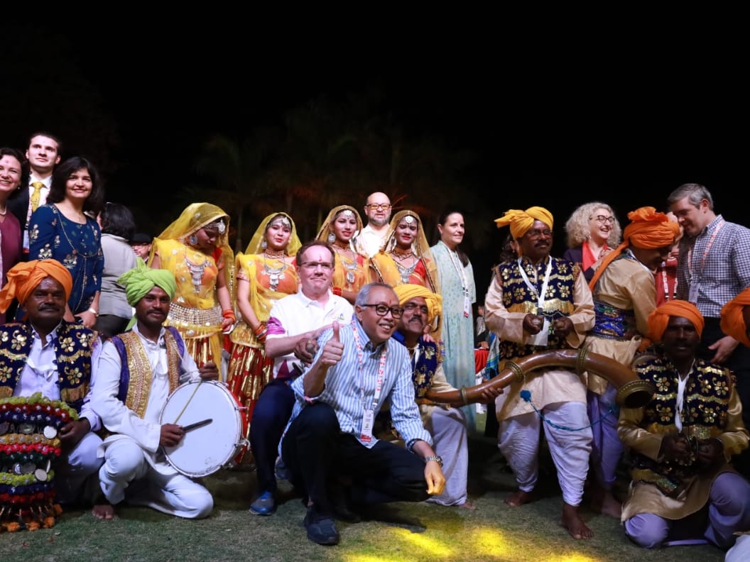 On the eve of farewell, the guests also showed the performance of ...