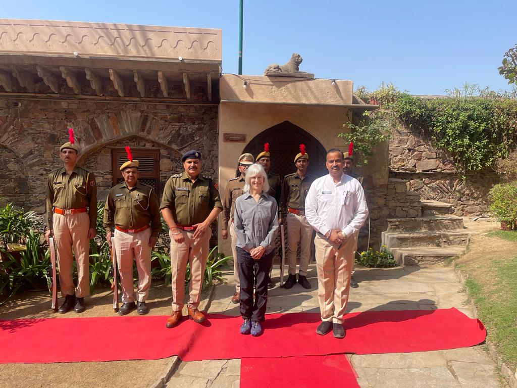 US Ambassador Elizabeth Jones visits Neemrana Fort with family ...
