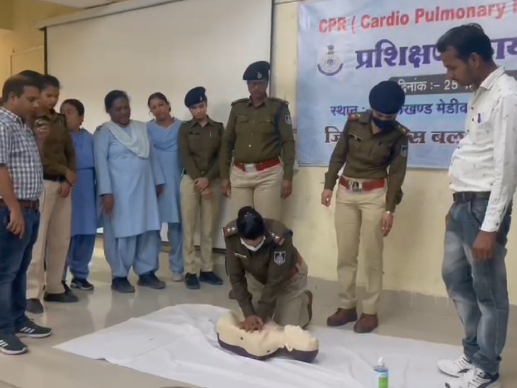 Training given to Sagar police to give CPR to the patient when ...