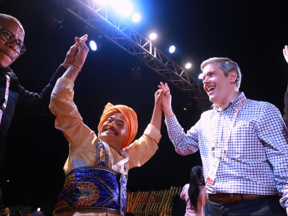 On the eve of farewell, the guests also showed the performance of ...