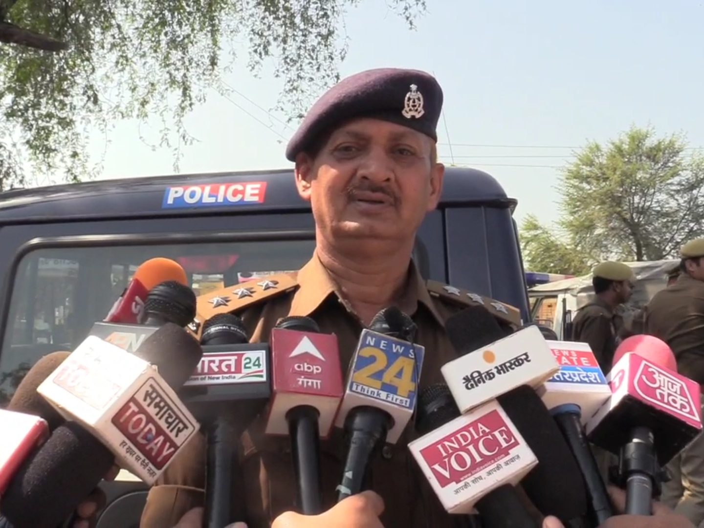 Intensive checking on the highway connecting Madhya Pradesh to find the ...