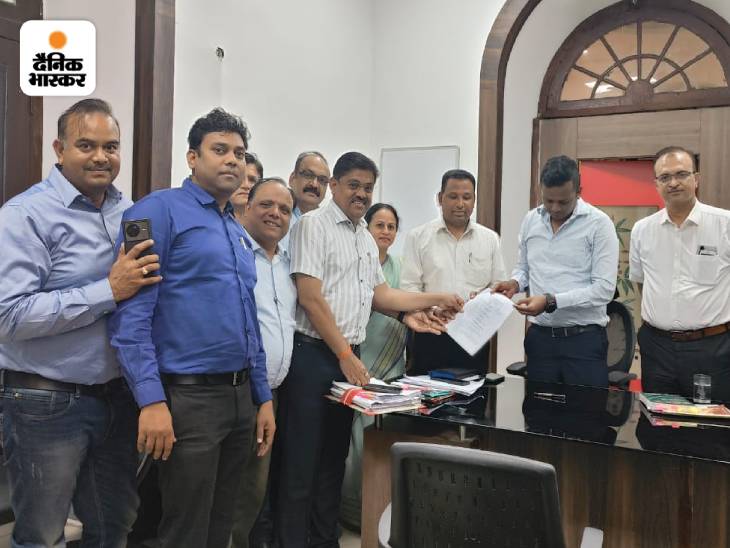 MP Tehsildar Promotion List Controversy; Officers Protest In Bhopal ...