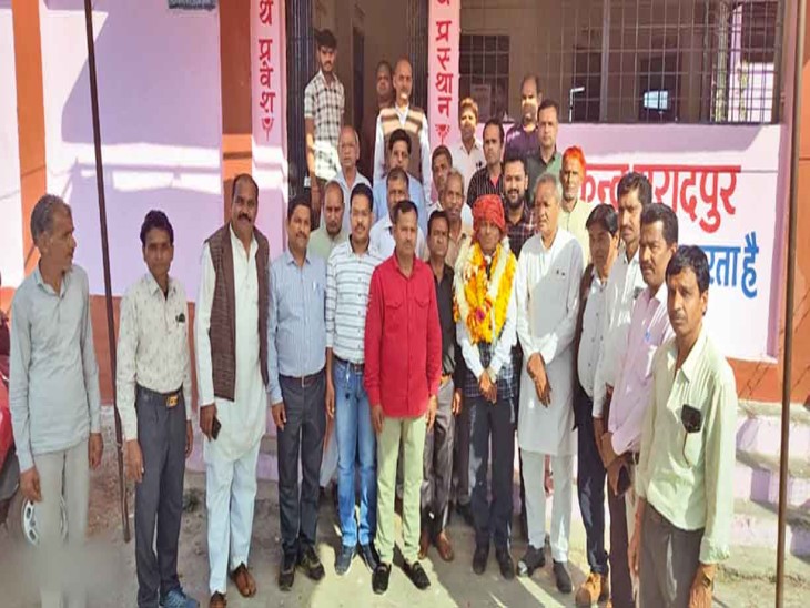 Ceremonial farewell to Principal Harnarayan Dhakad on retirement ...