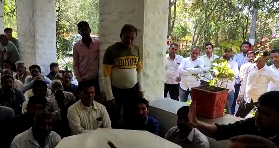 MP BJP Leader Om Prakash Saklecha Video Goes Viral | Neemuch News ...