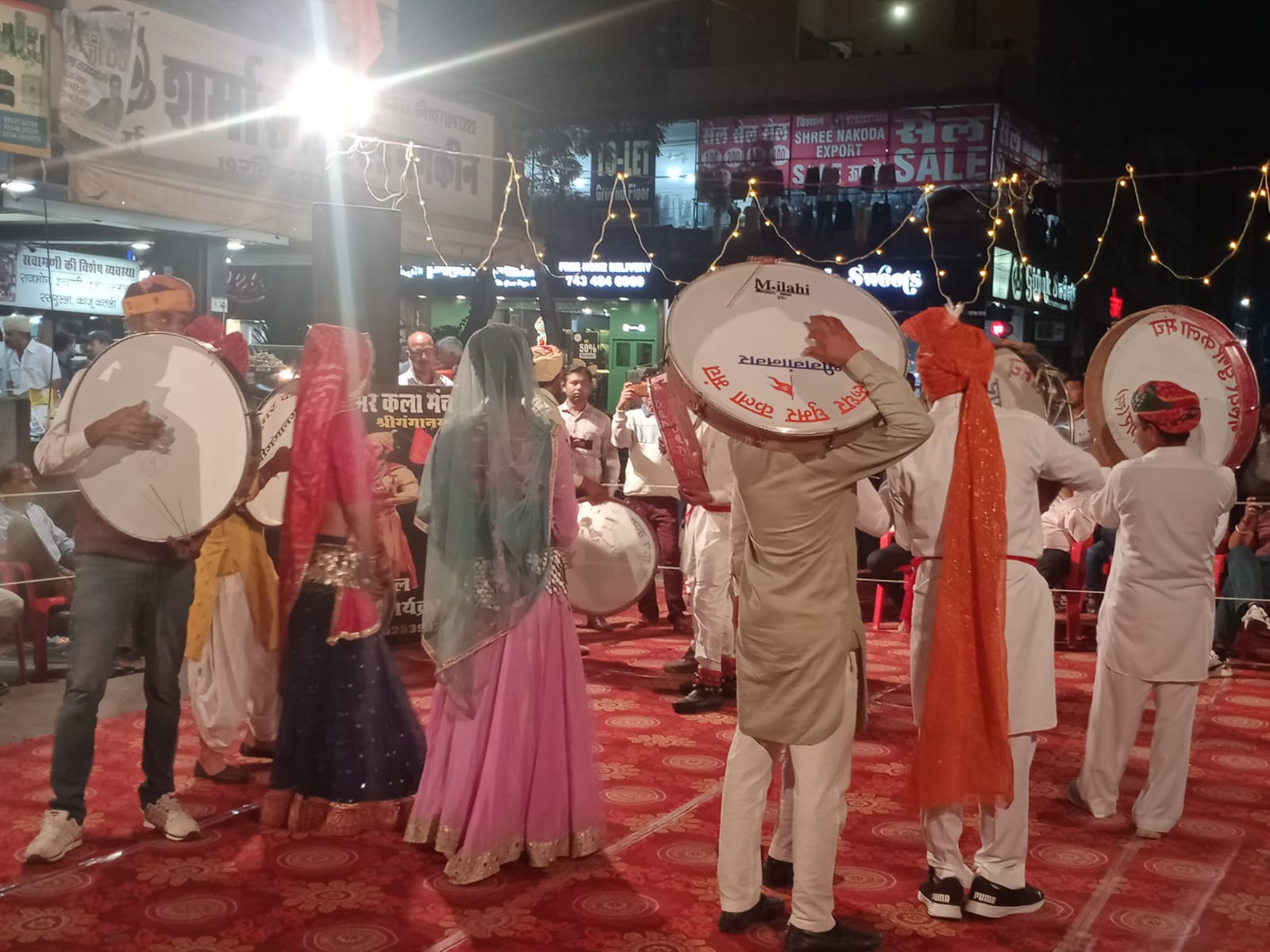The event lasted till late night on the Rabindra path of the city ...