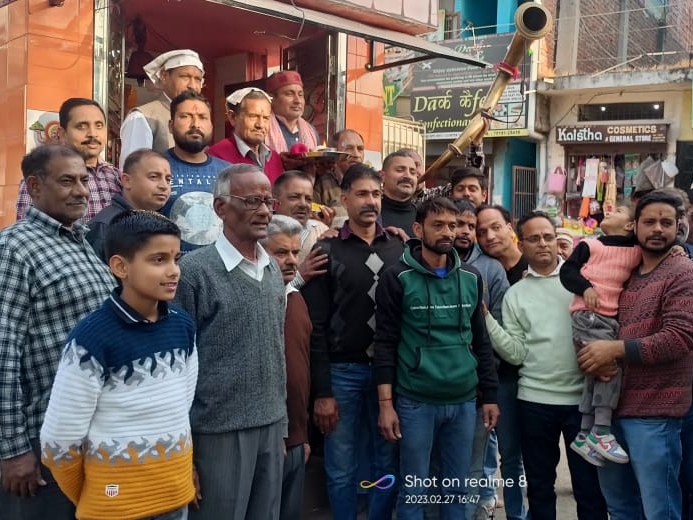 Hamirpur Sujanpur Holi Festival. Dogra, Pawari family. following the ...
