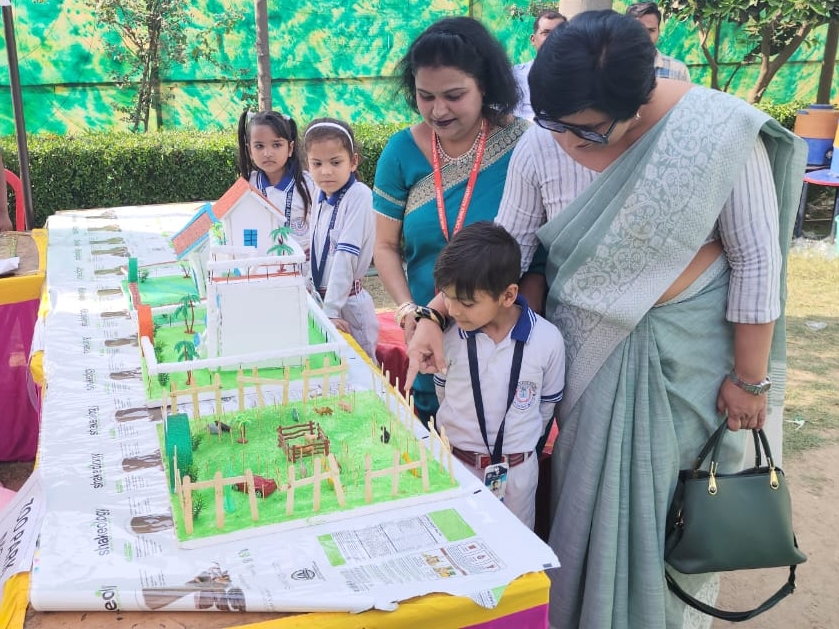 Students made a science exhibition by making a project, Prime Minister ...
