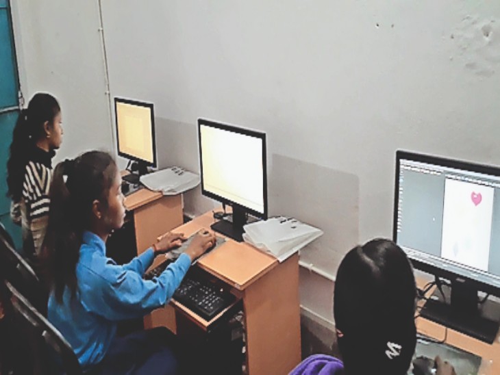 Smart class in middle schools also, students will study with projector ...