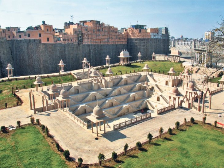 Made a new stepwell, architecture similar to stepwells of the 18th ...