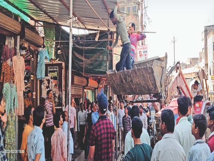 NAPA got Munadi done in the morning, Amla reached in the afternoon and ...