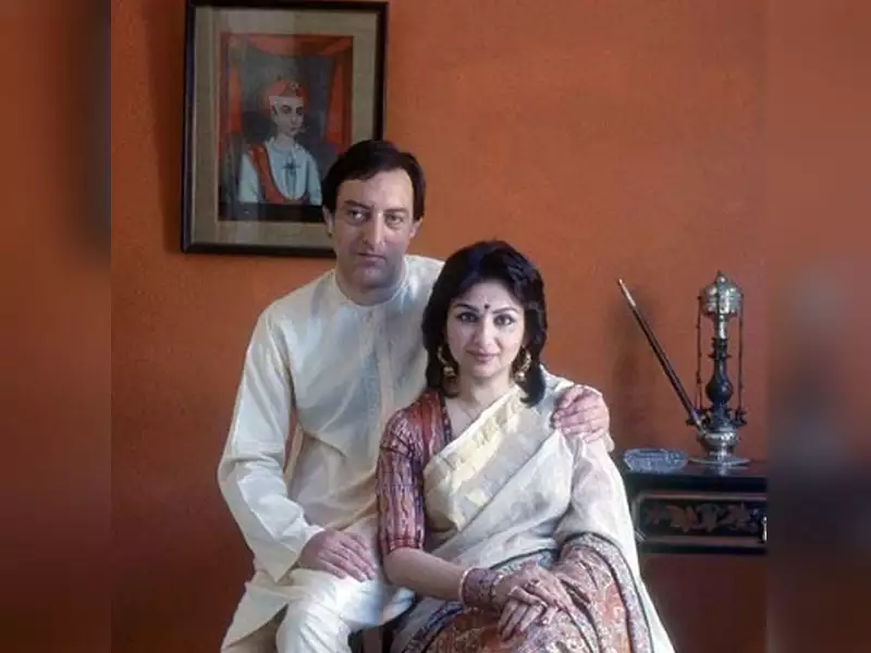 Sharmila Tagore Swimsuit Poster; Actress Speaks About Film Evening In Paris | सास से डरती थीं ...